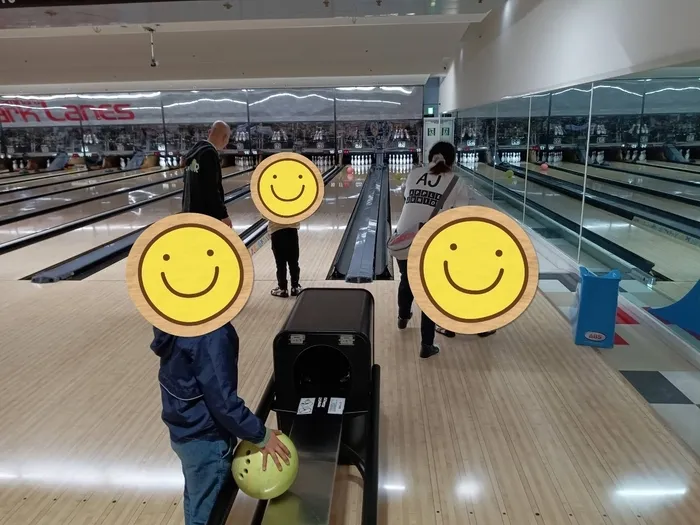みんなで、近所のボウリング場に！！ | Apple Junior（児童発達支援・放課後等デイサービス）
